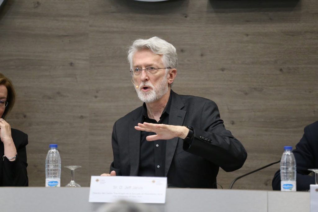 Jeff Jarvis apuesta por la educación para erradicar la desinformación
